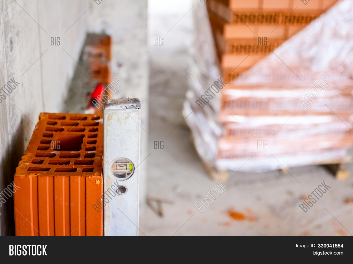 Builder Is Using A Spirit Level To Check New Red Brick Wall Made Of Red ...