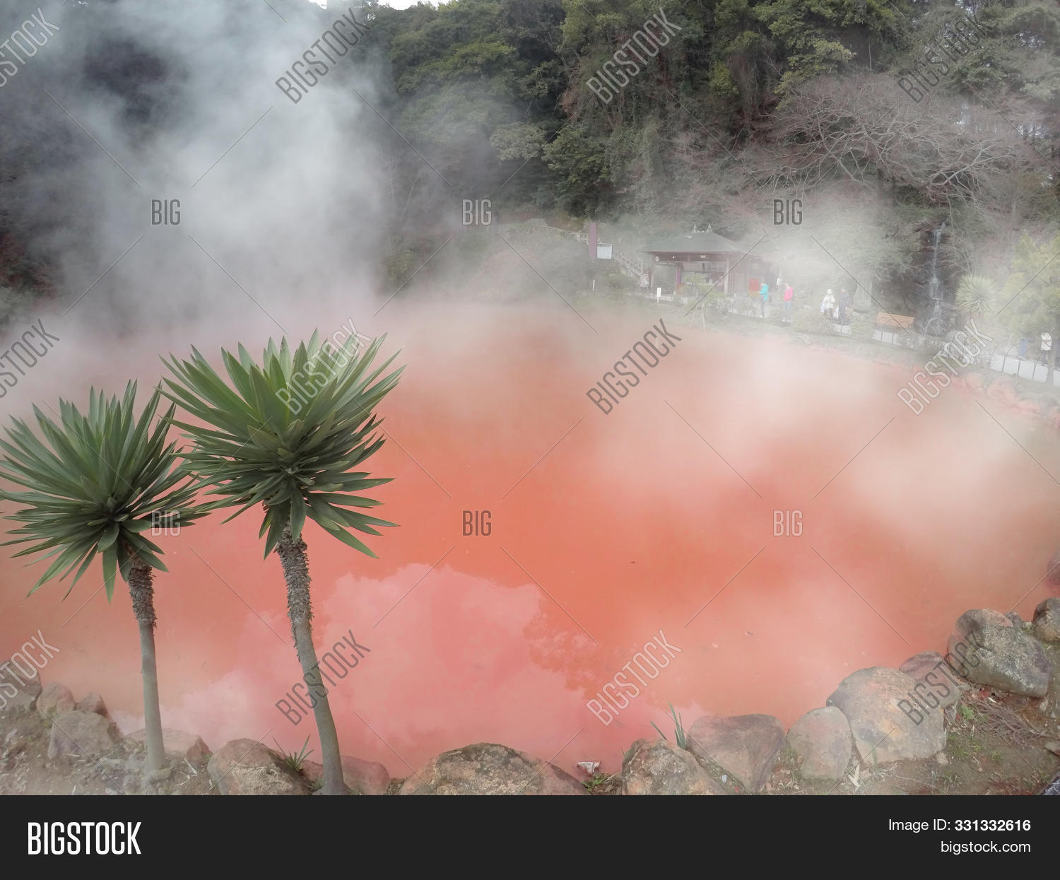 Chinoike Jigoku (blood Pond Hell), Hot Boiling Red Pond At Beppu, Oita ...