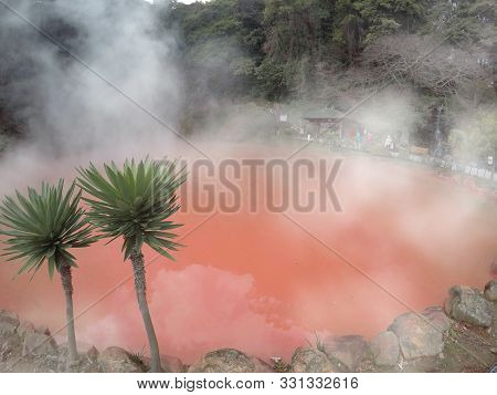 Chinoike Jigoku (blood Pond Hell), Hot Boiling Red Pond At Beppu, Oita ...