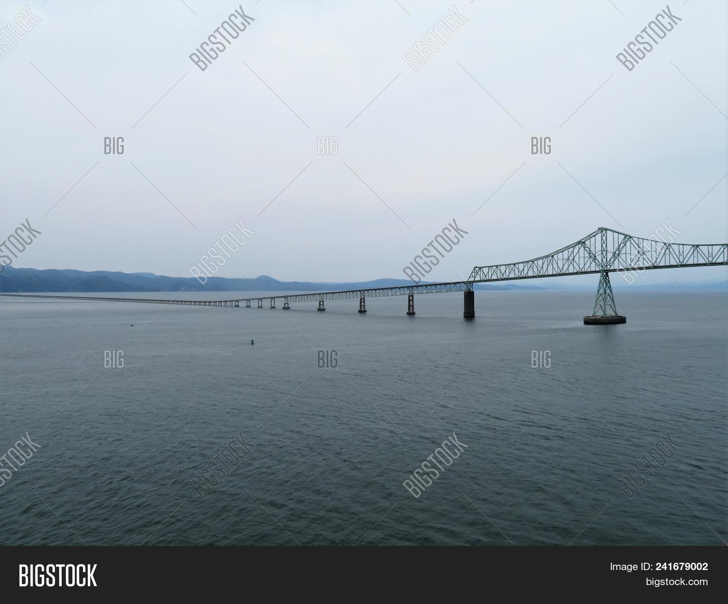 Astoria-megler Bridge, A Steel Cantilever Through Truss Bridge Spanning ...