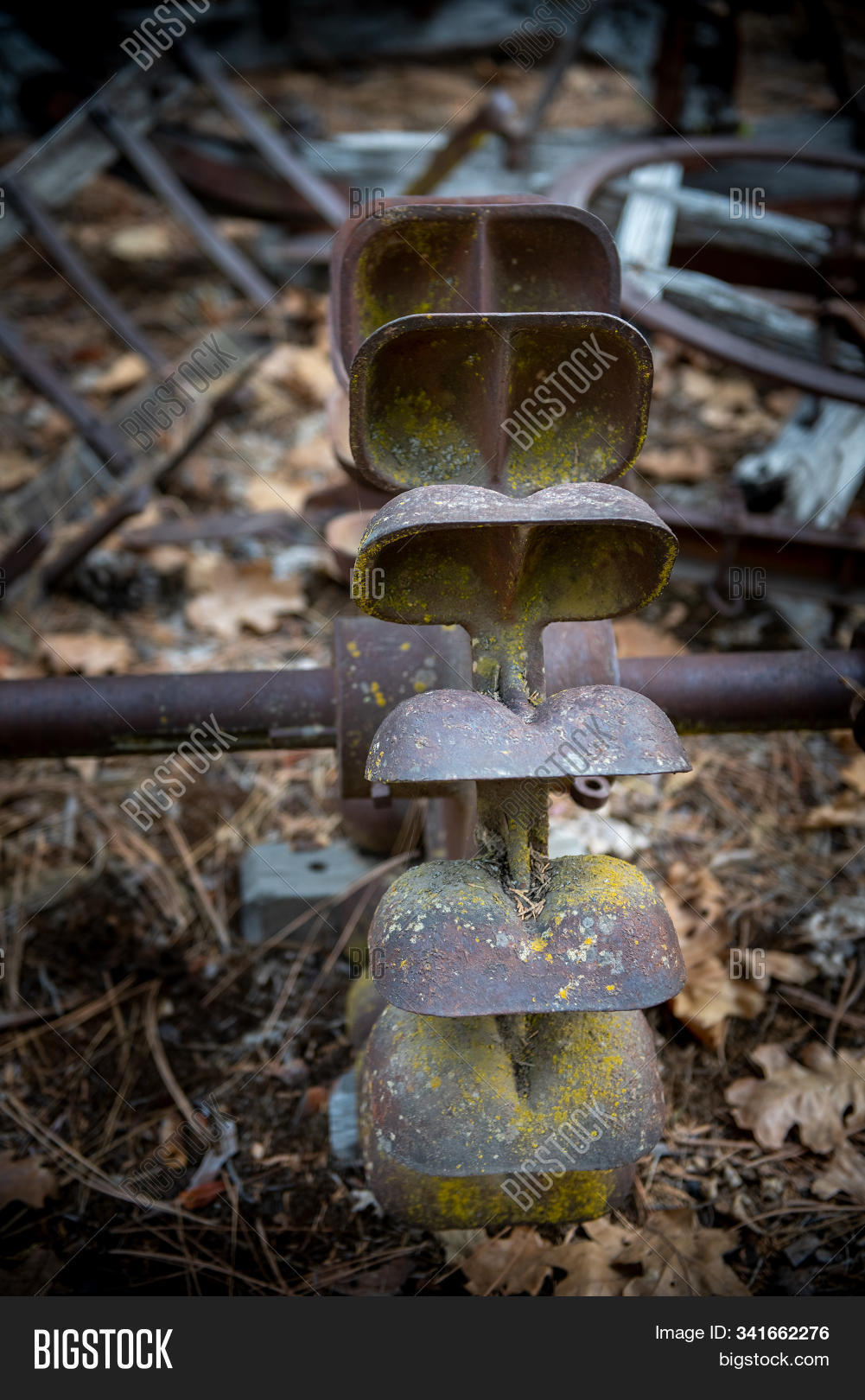 A Vintage Pelton Turbine Or Pelton Wheel, At The Yosemite Pioneer ...