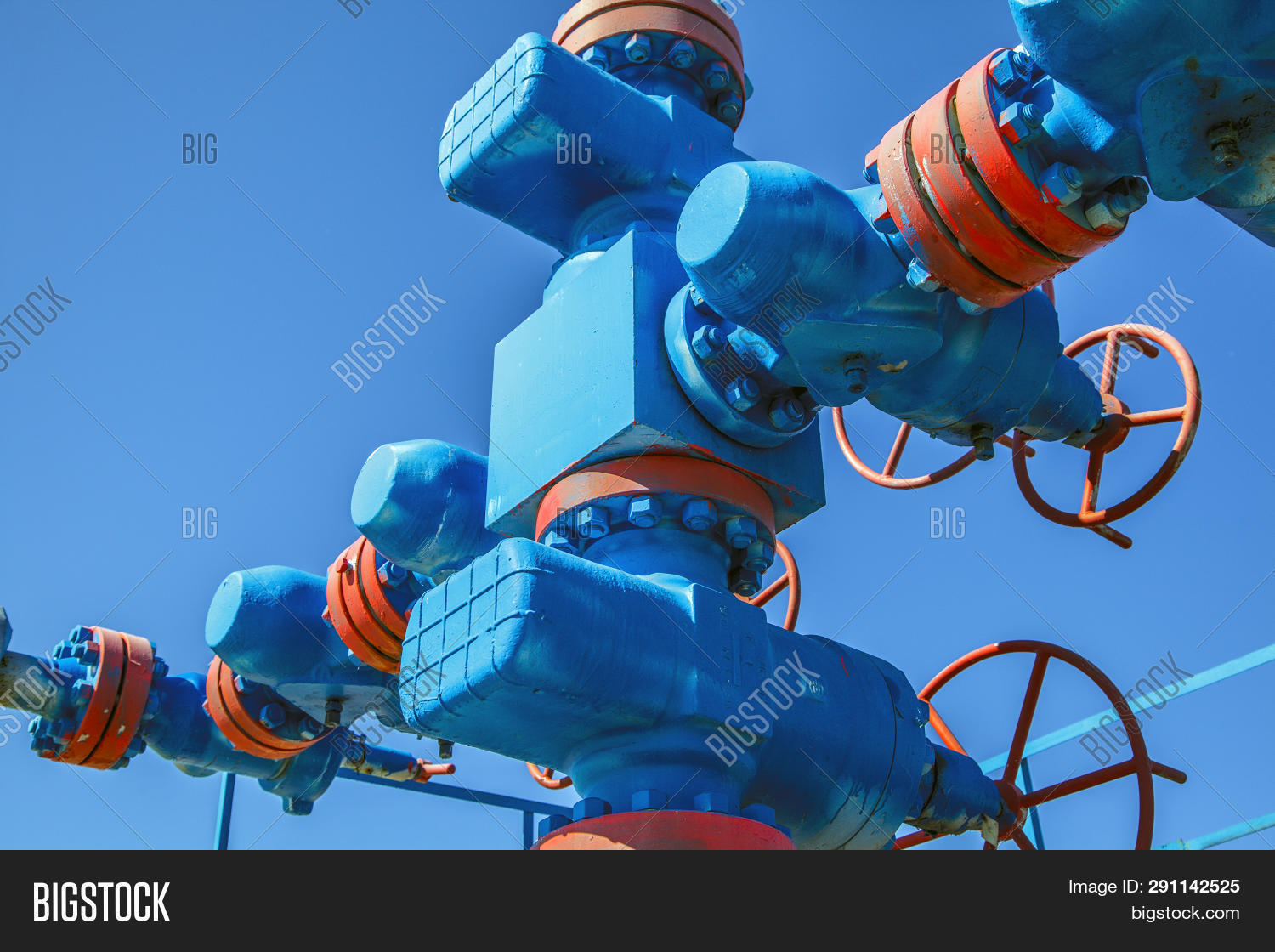 Group Wellheads And Valve Armature , Gas Valve, Gas Well Of High ...