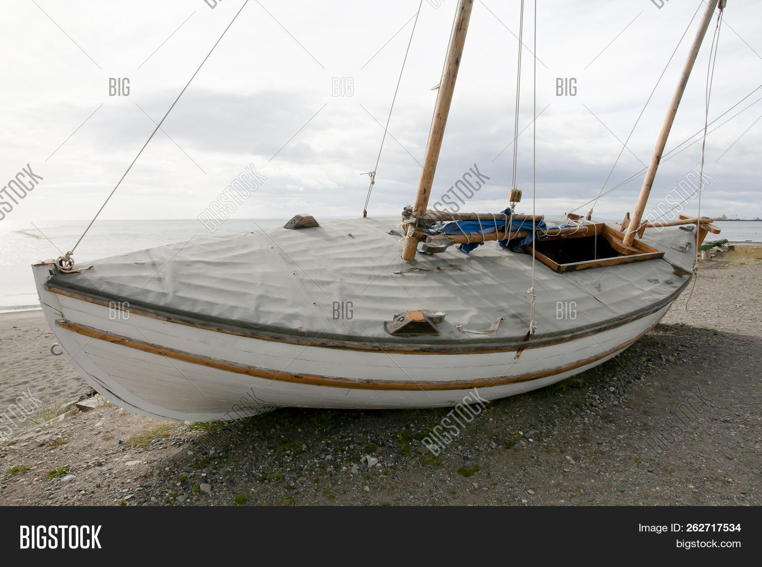 Replica Of James Caird Lifeboat Of The Endurance Ship (ernest ...