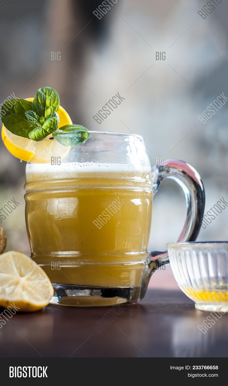 Popular Indian/asian Ganne Ka Ras Or Sugar Cane Or Saccharum ...