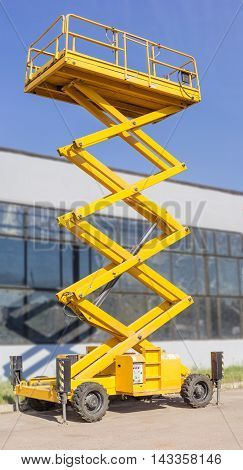 Mobile aerial work platform - yellow scissor hydraulic self propelled ...