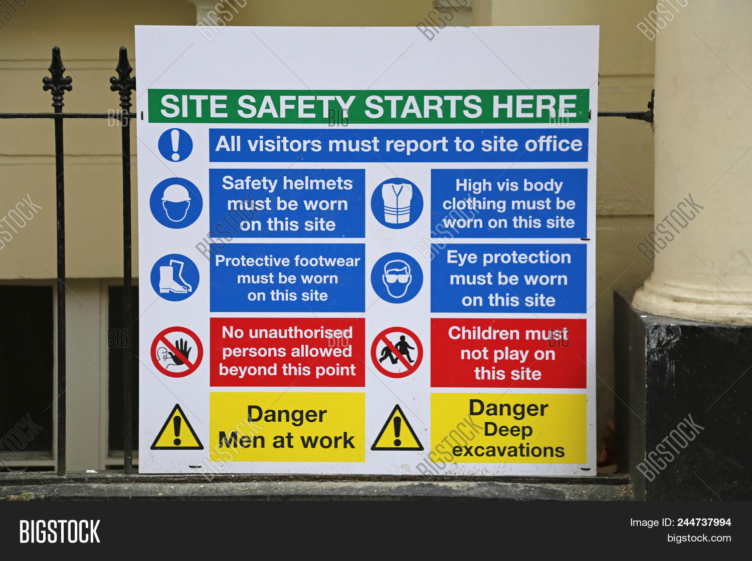 Construction Site Safety Starts Here Mandatory Information Board image ...