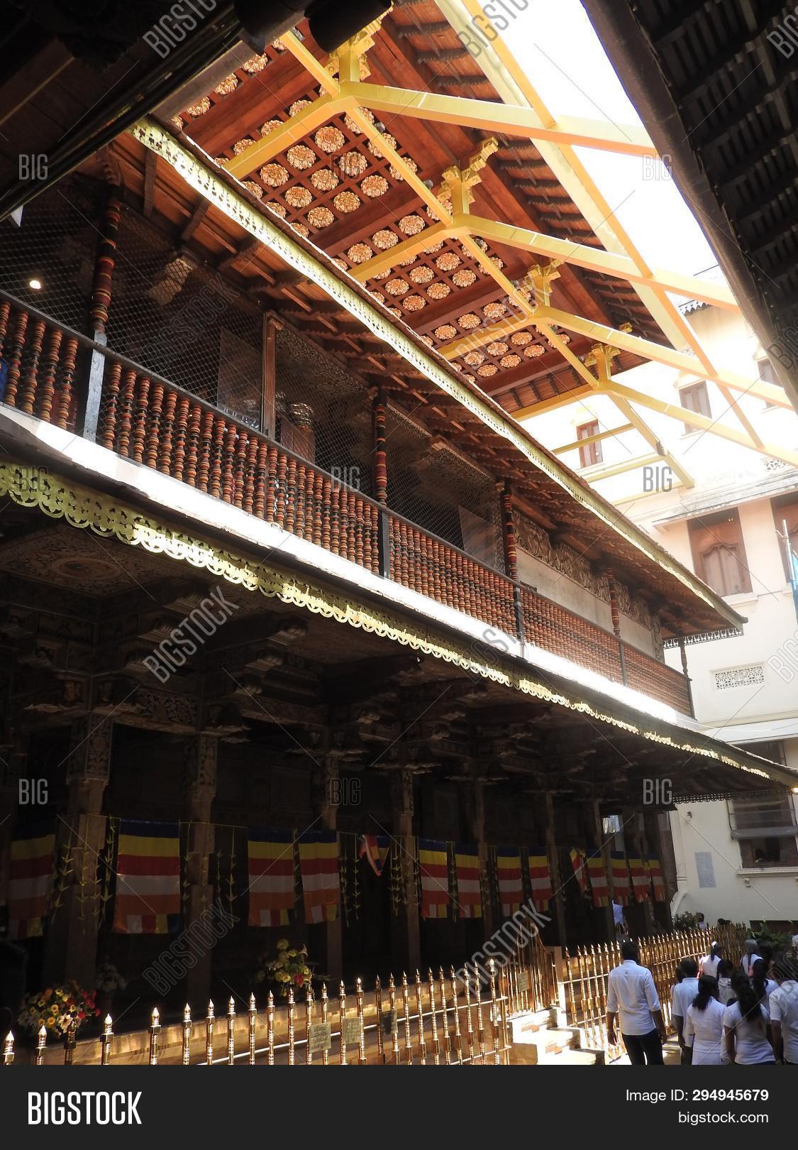 Temple Of The Sacred Tooth Relic Sri Dalada Maligawa In Kandy, Sri ...