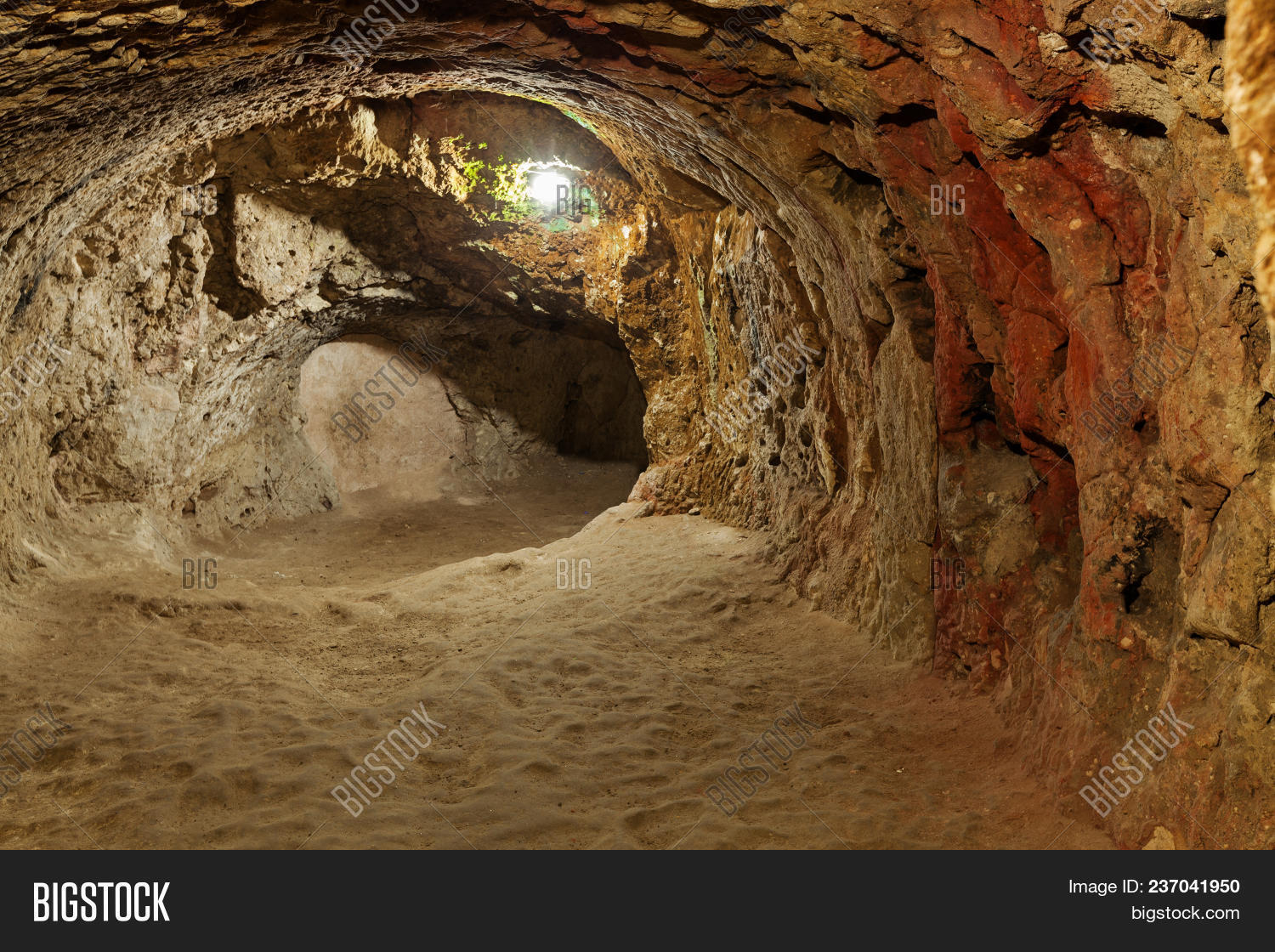 The Derinkuyu Underground City Is An Ancient Multi-level Cave City In ...