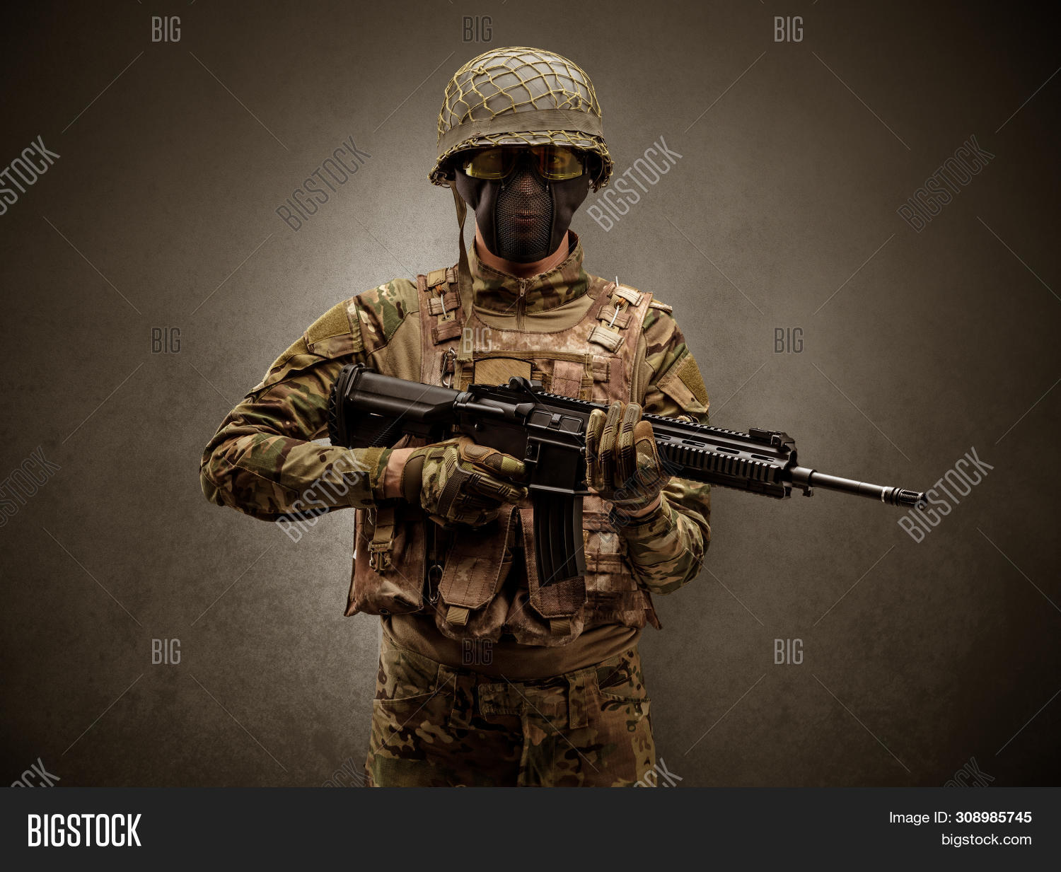 Soldier agent in a dark room with arms on his hand and gas mask image ...