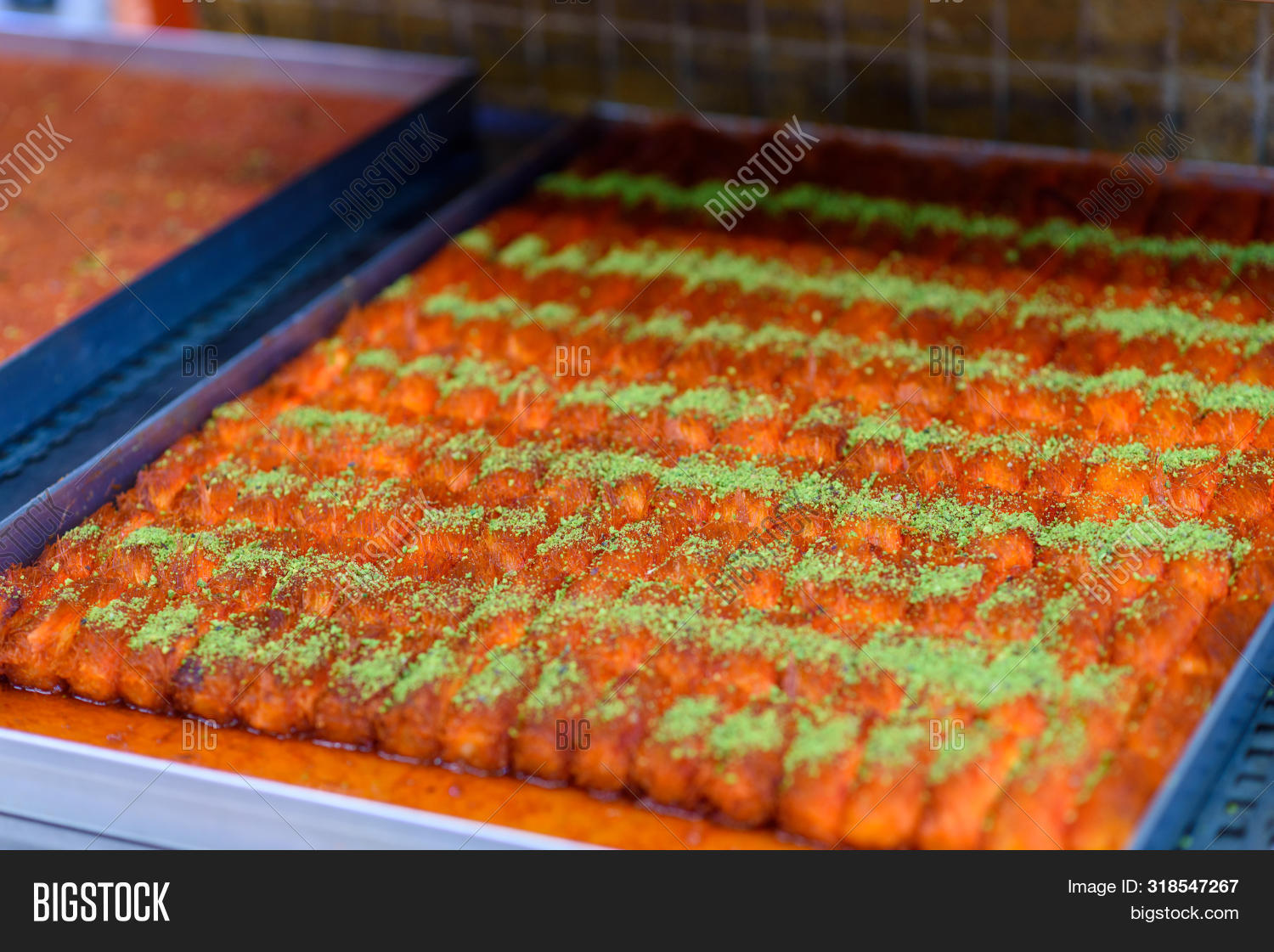 Kunafa Rolls. Turkish Dessert Kunefe, Knafeh, Kunafa, Kadayif With ...