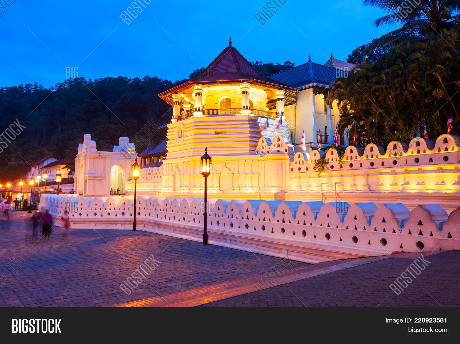 Temple Of The Sacred Tooth Relic Or Sri Dalada Maligawa In Kandy At ...