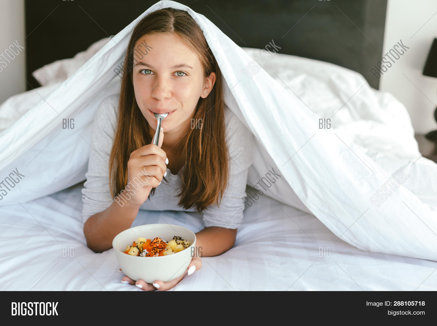 Portrait of a 12-13-14 years old teenage girl eating healthy meal in ...