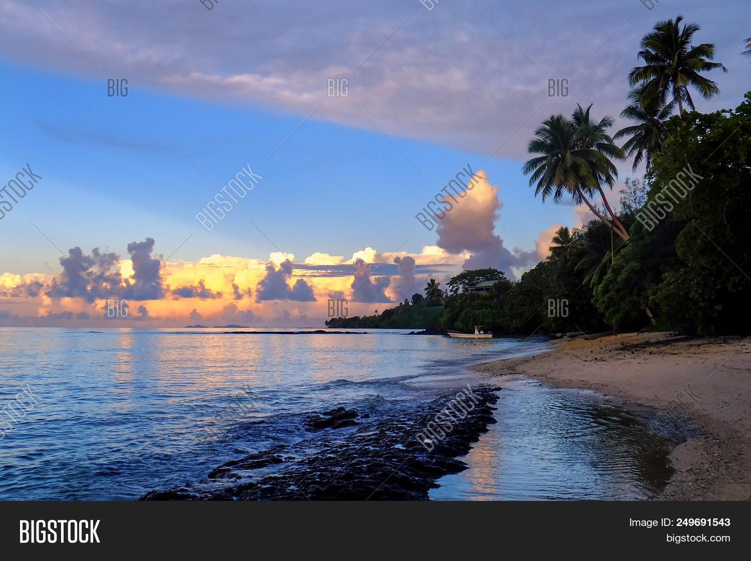 Sunset At The Beach On Taveuni Island, Fiji. Taveuni Is The Third ...